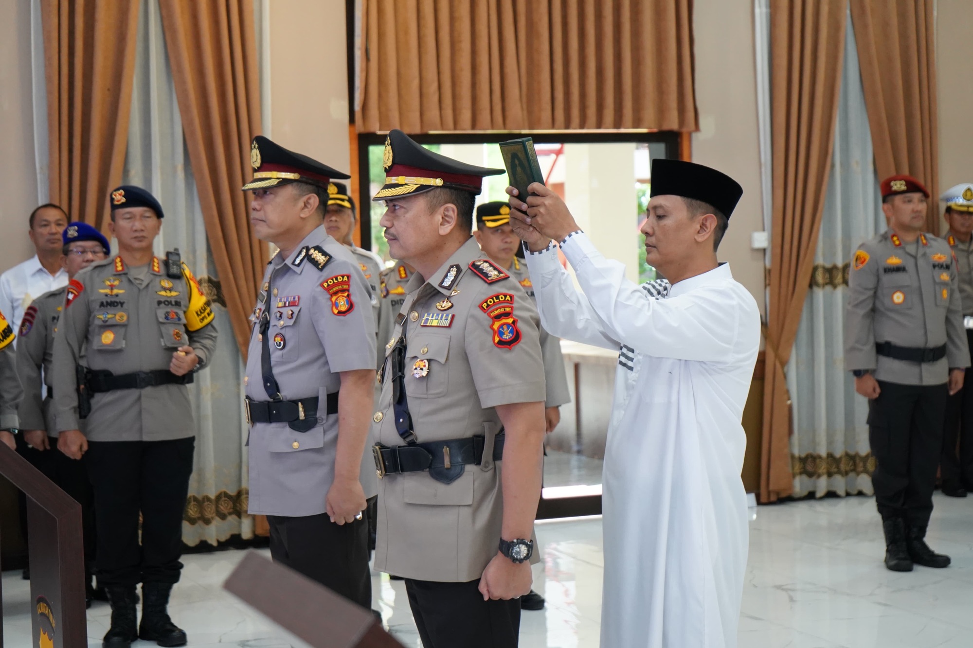 Rotasi Jabatan, Kapolda Kaltim Pimpin Serah Terima Jabatan Kabid Humas dan Kayanma Polda Kaltim ...